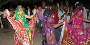 (News) Rai dance of the Bediyas tribe struggles to survive ...